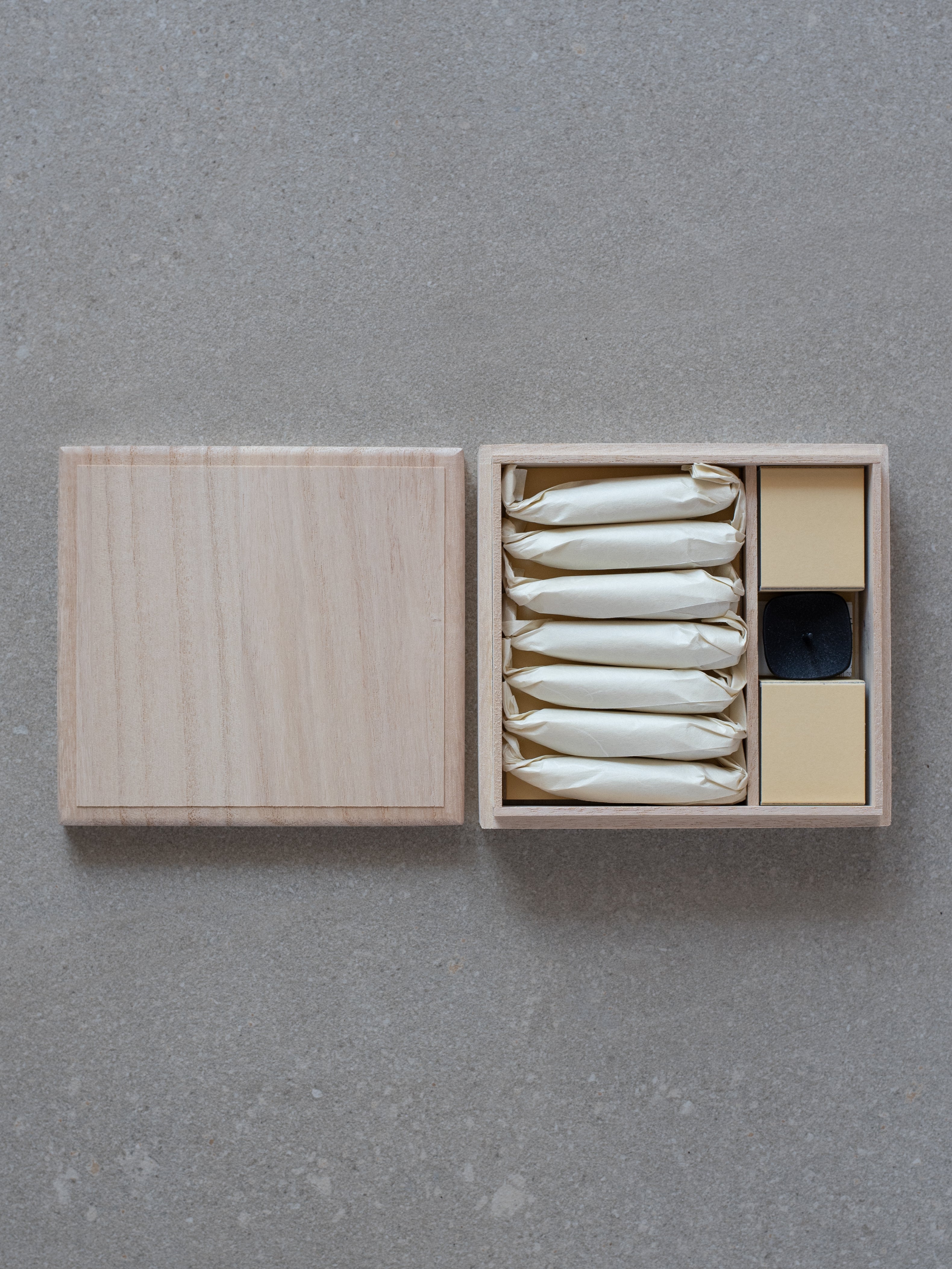Takazawa Candle - Tohaku Candle Gift Set - Small – Mujo Store